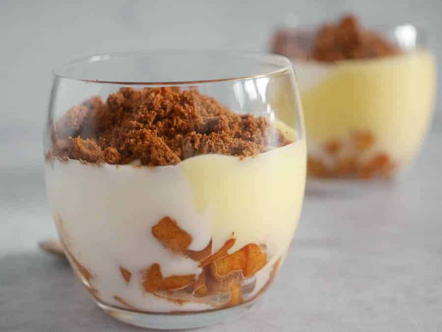 Toetje met warme appel en bastognekoek - Foodaholic.nl