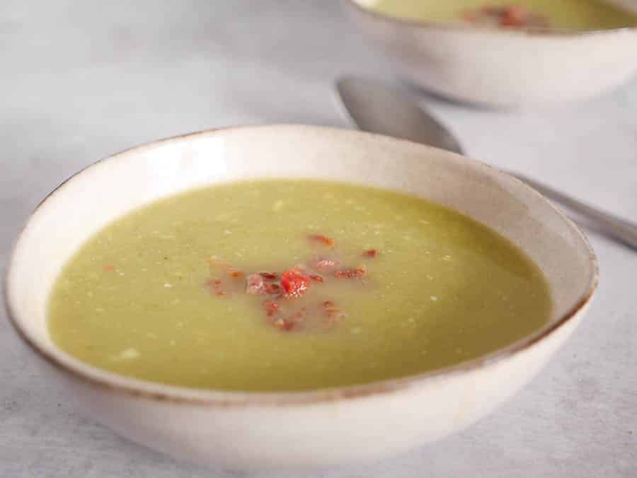 Bloemkoolsoep met prei en spekjes - Foodaholic.nl